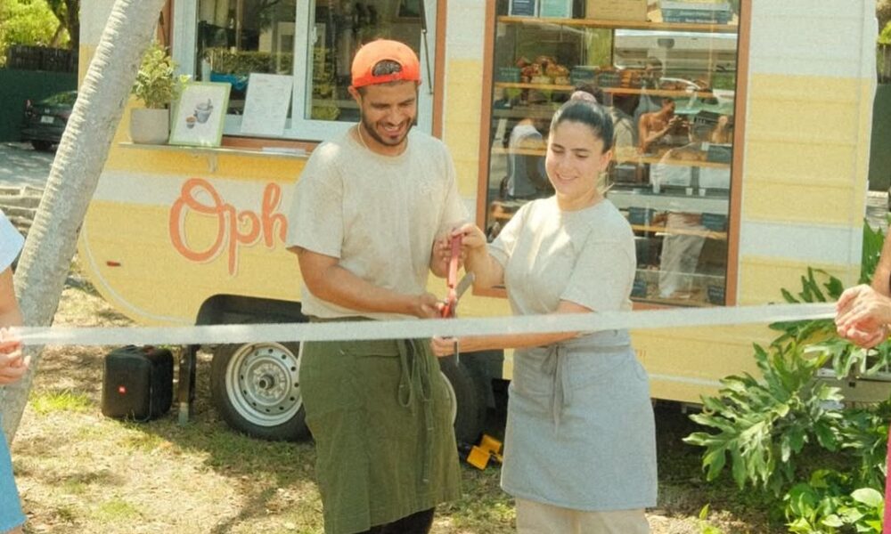 A Sweet Rolling Love Letter: Husband Turned a Bakery on Wheels Into a ...